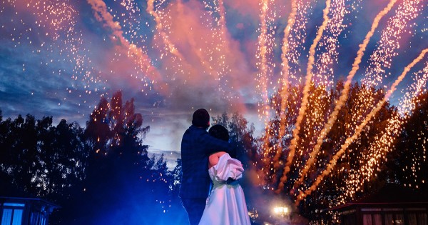 Love-in-the-Sky--Dazzling-Fireworks-to-Light-Up-Your-Wedding-Day ...
